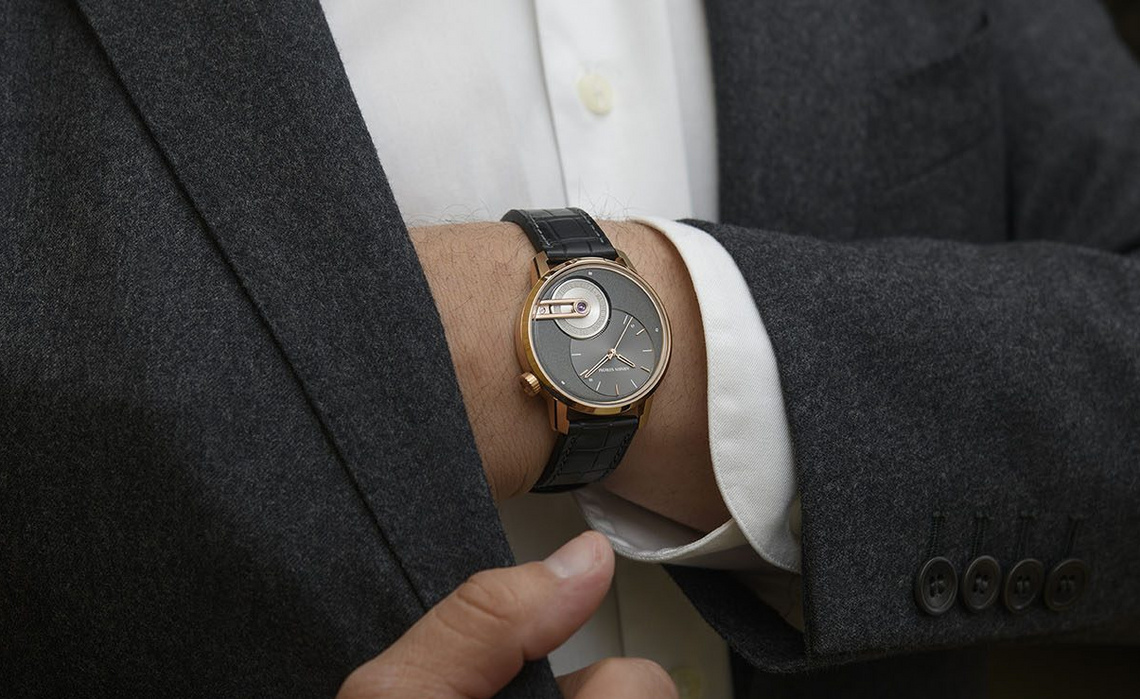 Up Close With The Armin Strom Limited Edition Tribute 1 Rose Gold ...