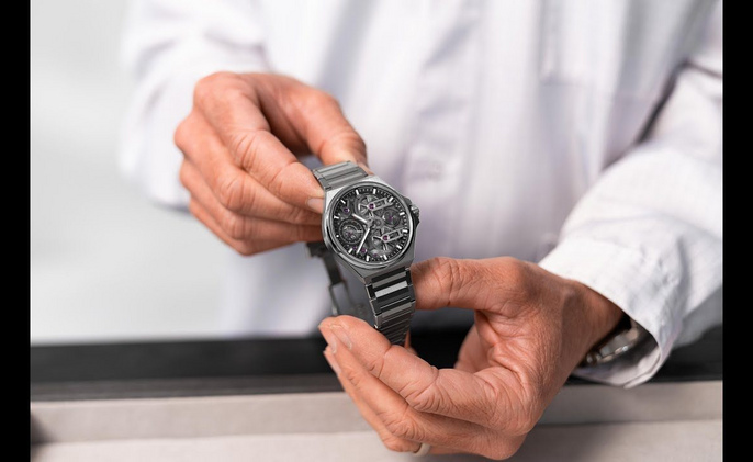 Watches and Wonders: Armin Strom Goes the Distance with the One Week ...