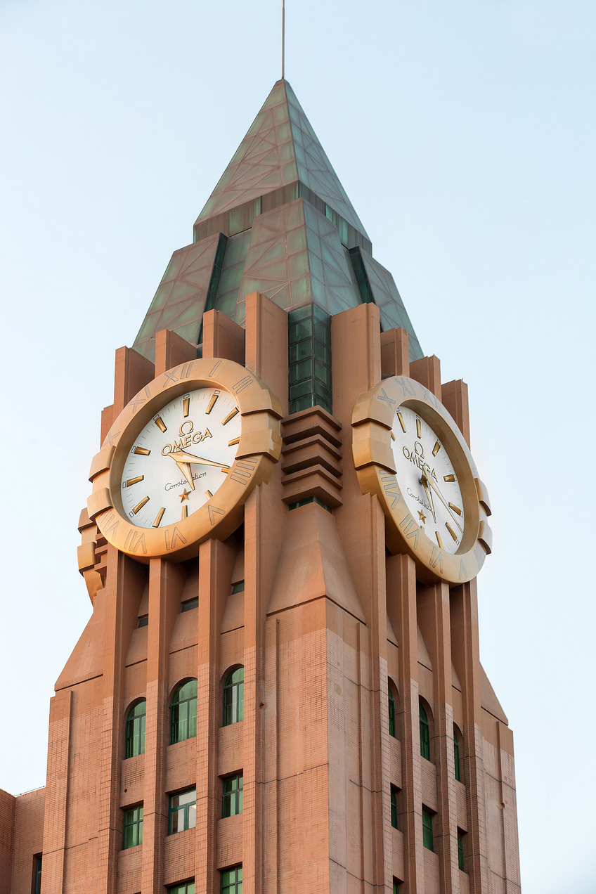 A giant OMEGA Clock is officially unveiled at the famous WangFuJing ...