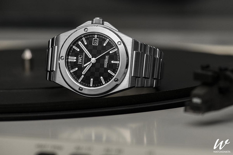 Code Blue: IWC Adds a New Dial Color to the Ingenieur Automatic 40 ...