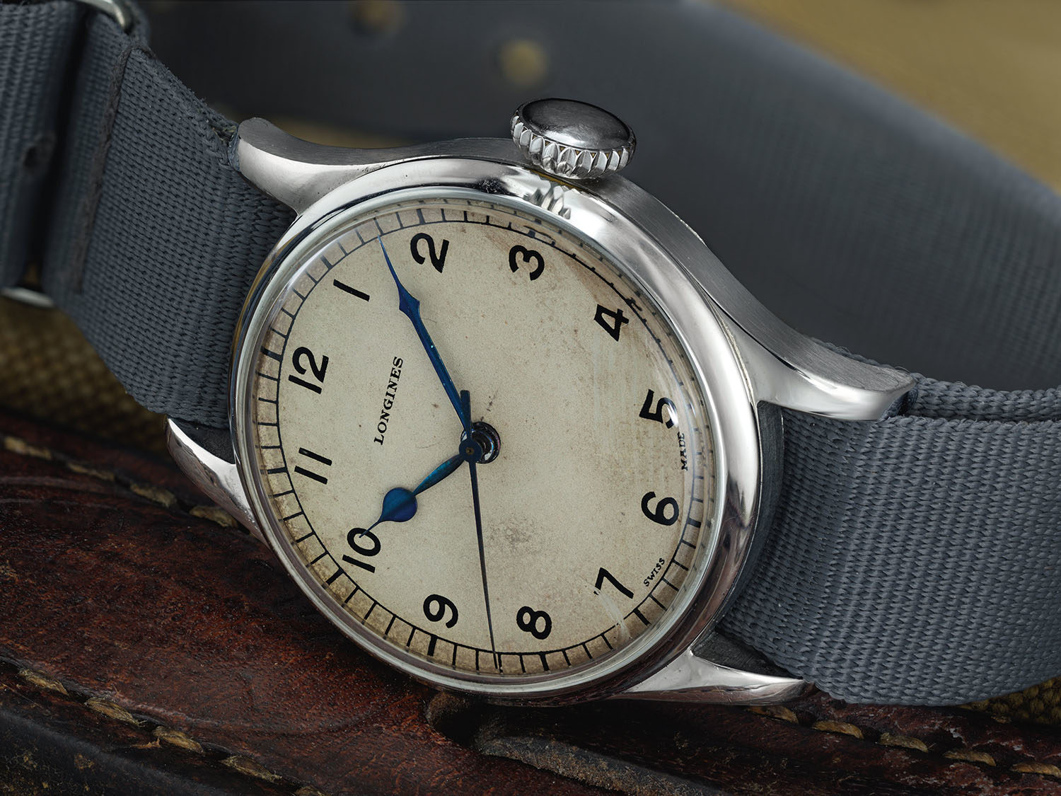 Longines redonne vie à un modèle des années 1940 dédié à la Royal Air ...