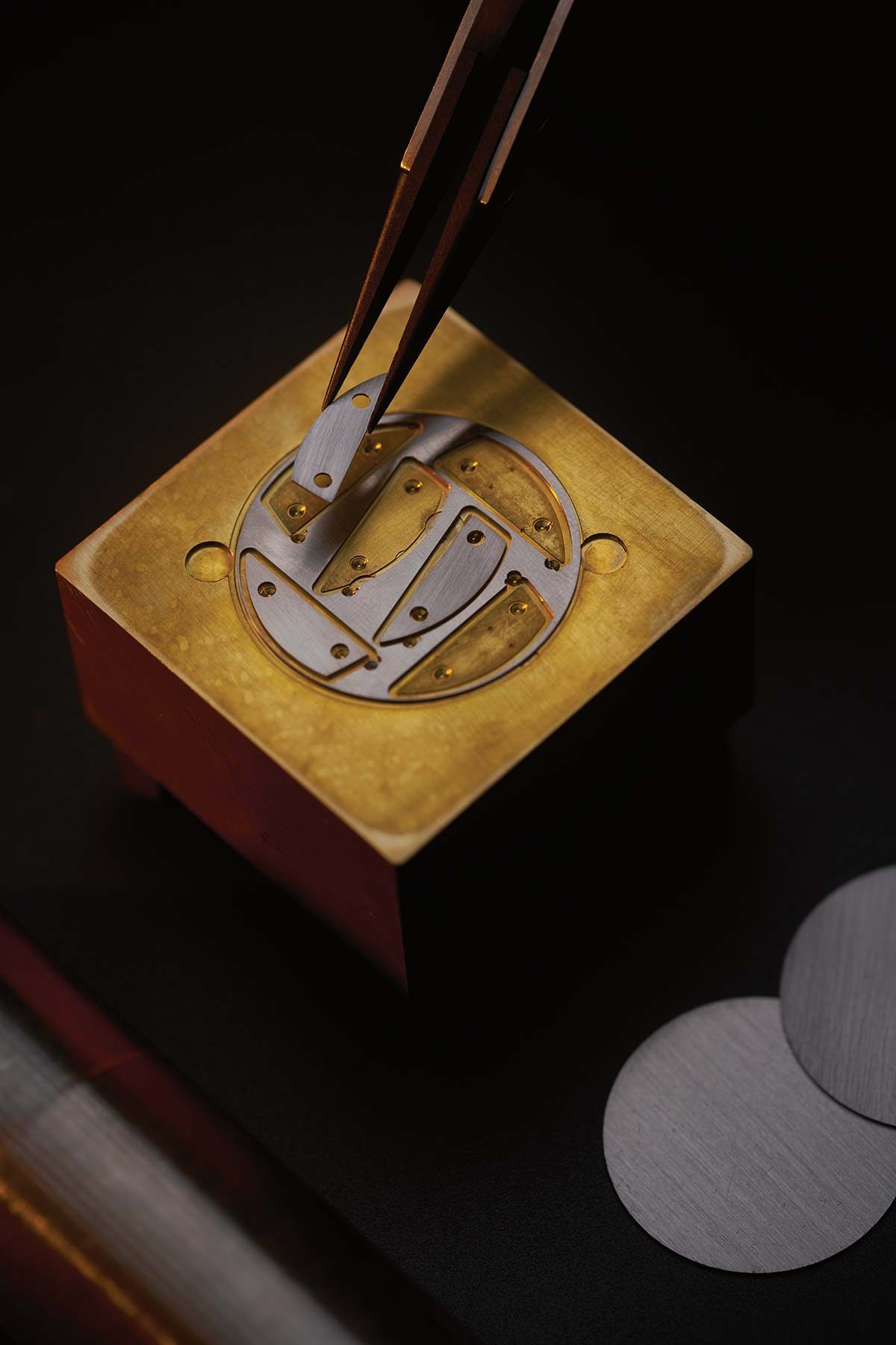 Cosmic Wonder: Girard-Perregaux Unveils the Free Bridge Meteorite ...