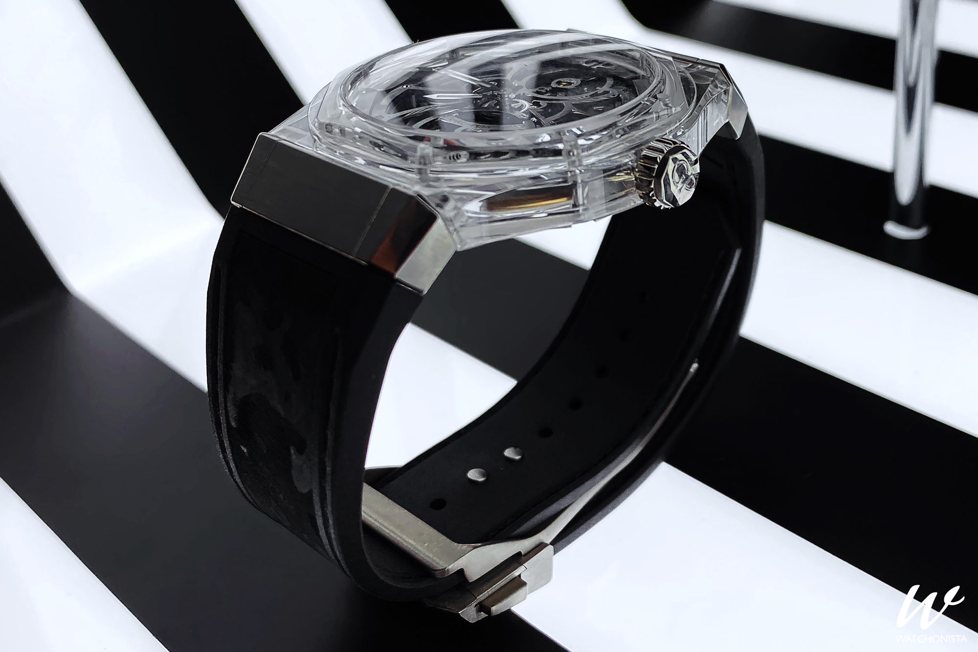 Crystal Clear: Girard-Perregaux’s New Laureato Absolute Light Combines ...