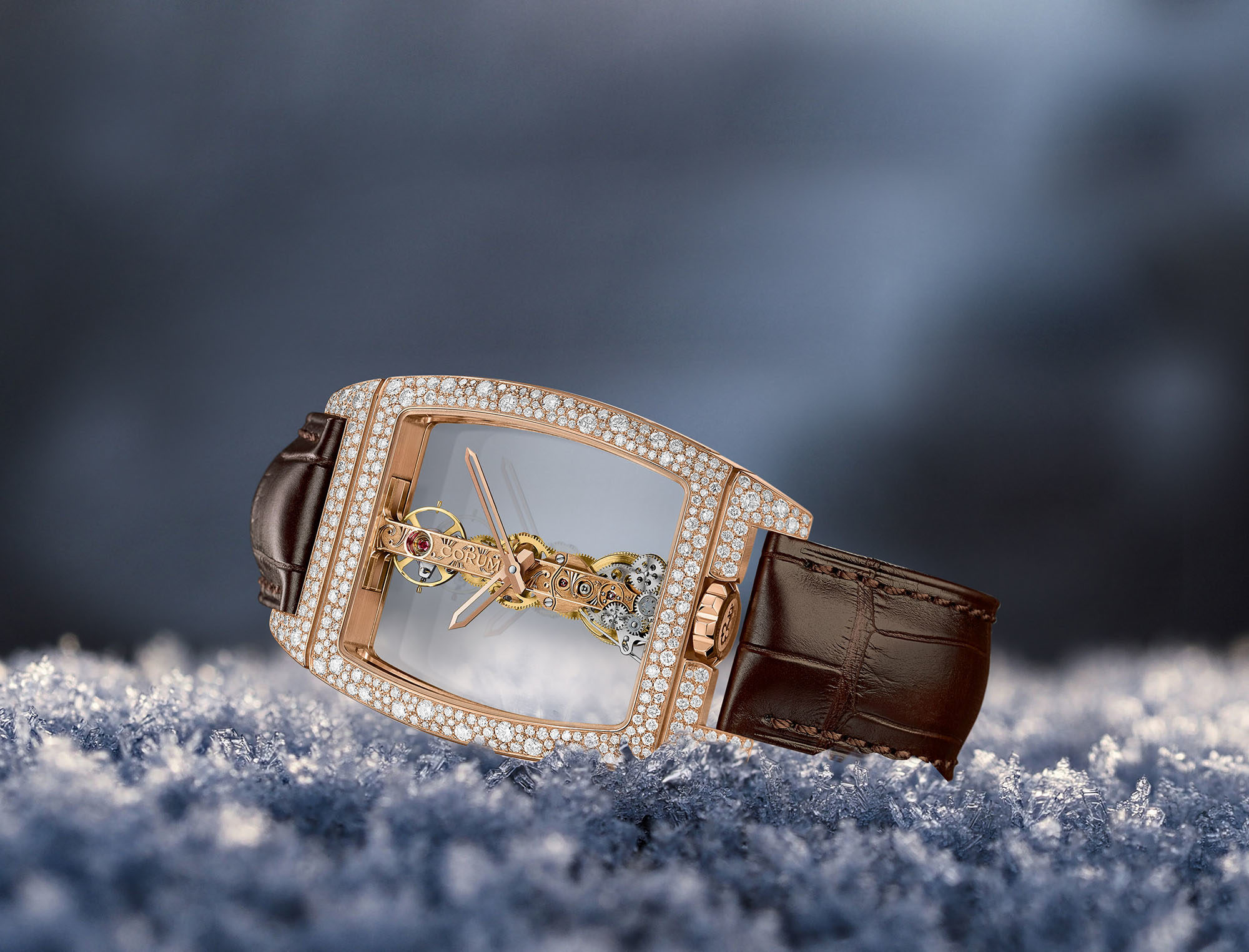 Pour Noël, Corum met ses Golden Bridge sous la neige | Watchonista