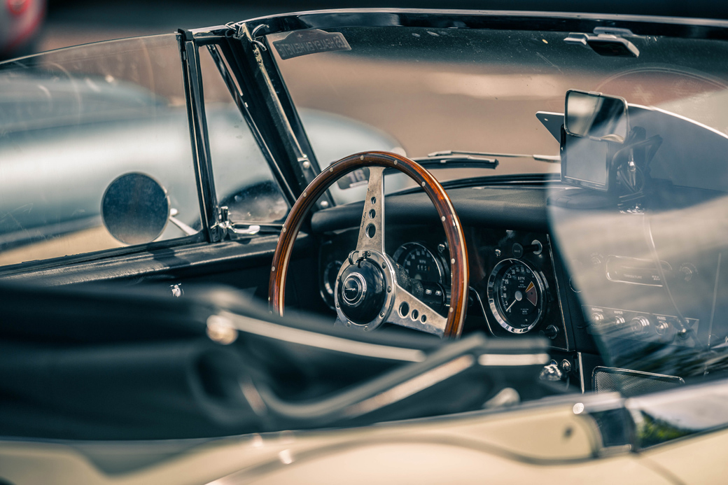 Frederique Constant celebrates the memory of the Austin Healey sports ...