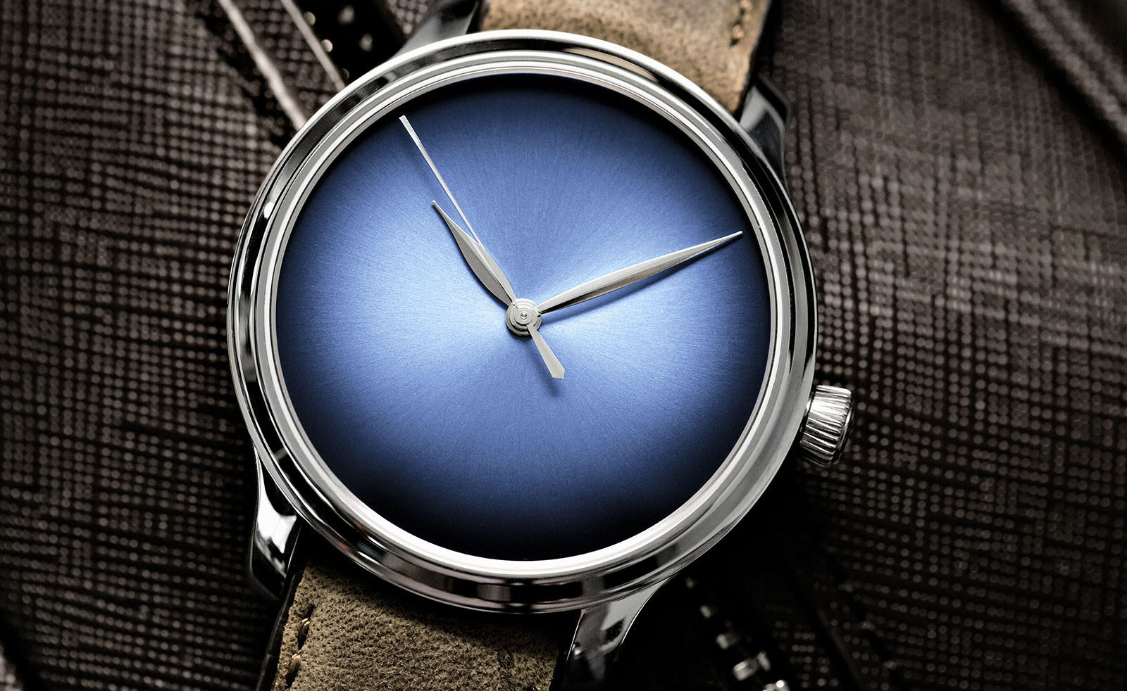 SIHH 2016: H. MOSER & CIE. INTRODUCES THE ENDEAVOUR CENTRE SECONDS ...