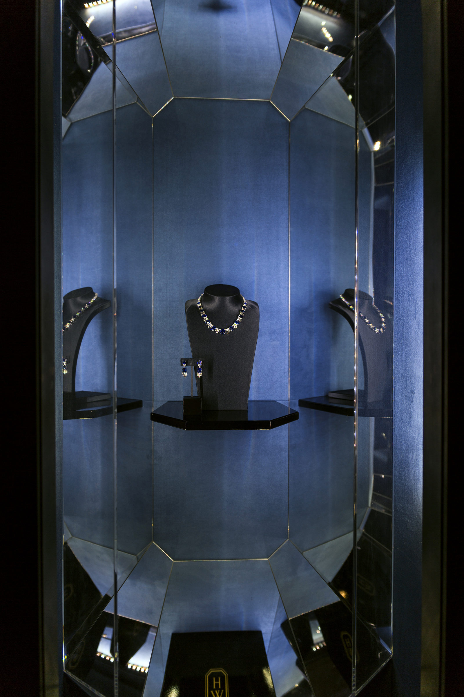 THE HOUSE OF HARRY WINSTON CELEBRATES THE OPENING OF ITS NEW BRAND ...