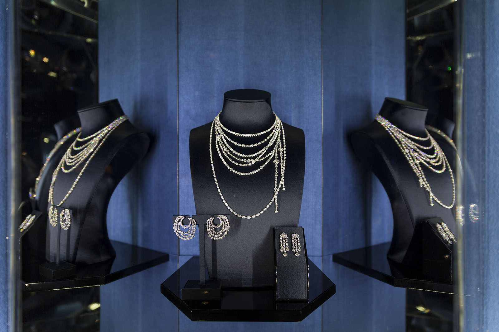 THE HOUSE OF HARRY WINSTON CELEBRATES THE OPENING OF ITS NEW BRAND ...