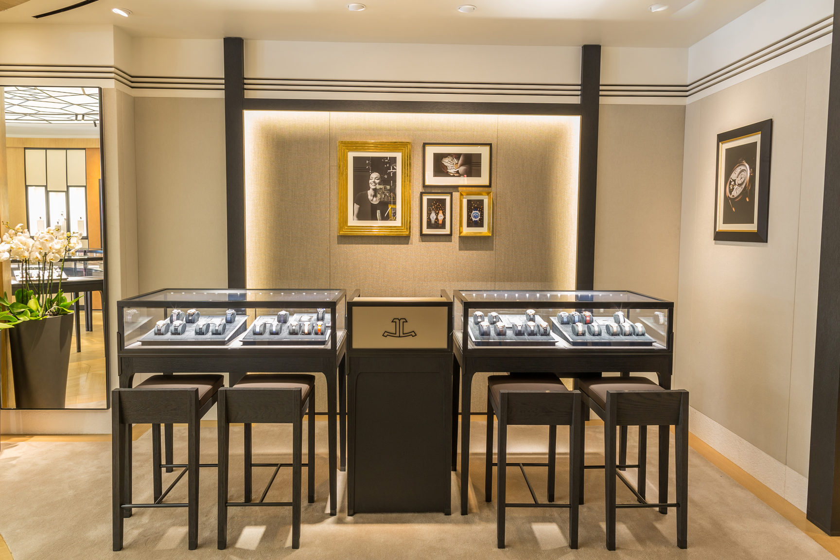 jaeger-lecoultre_london_flagship_boutique_-_7.jpg (1728×1152)-花瓣网